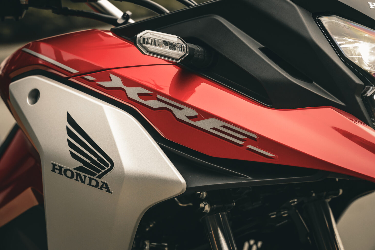 Honda XRE 190 2025: a versátil trail traz design atualizado e ...